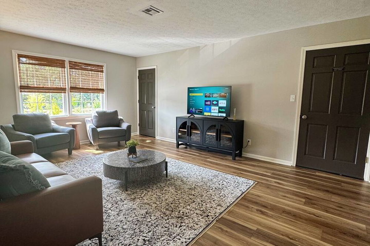 Downtown Bardstown. 2 Blocks From Kbf!! 2 King Beds  Walk To Everything!!! - Bardstown, KY