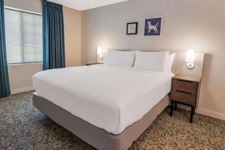 Better Choice For Your Vacation! Short Drive To Methuen Memorial Music Hall! - Lowell, MA