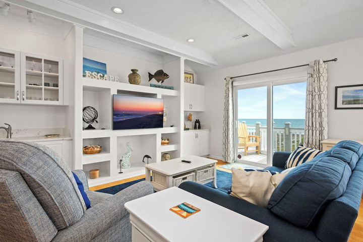 Oceanfront Condo W/ Fabulous Ocean Views, 2 King Bedrooms & Soaking Tub - Emerald Isle, NC