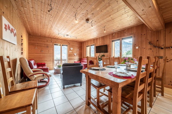 Apartment 'Sherpa 2 - 14 People' With Mountain Views, Shared Terrace & Wi-fi - Morzine