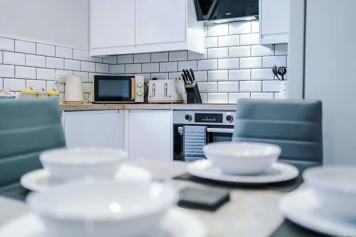 Modern 4 Bedroom Terrace At Bury Town Center - Rochdale