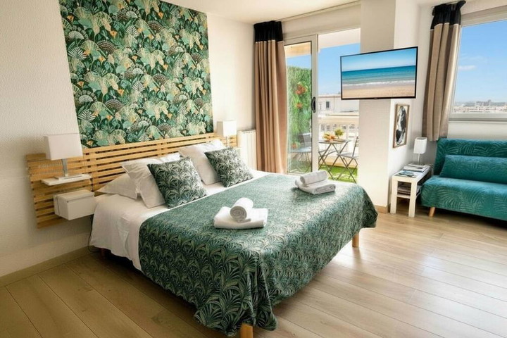 Furnished Studio 2** - On The Edge Of The Grande Plage - Swimming Pool - Terrace - Biarritz