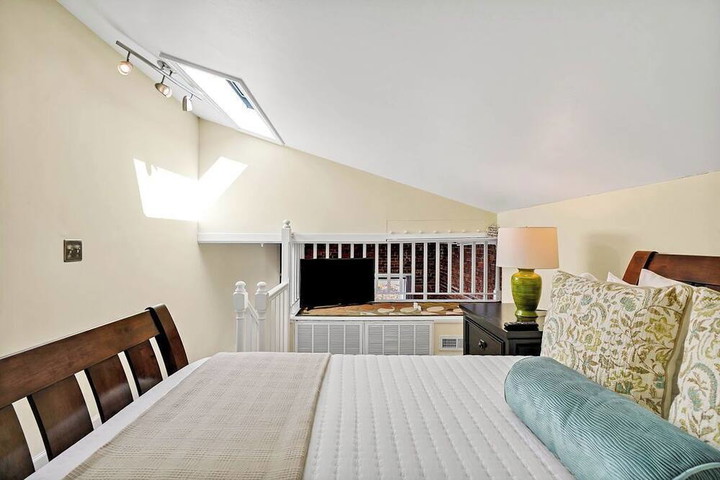 Stemmerman Suite On Front! Perfect Location In The Heart Of Downtown! - Wilmington, NC