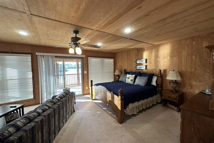 Beautiful Rustic Lodge Located On Lake Guntersville With Private Boat Ramp/dock. - Alabama