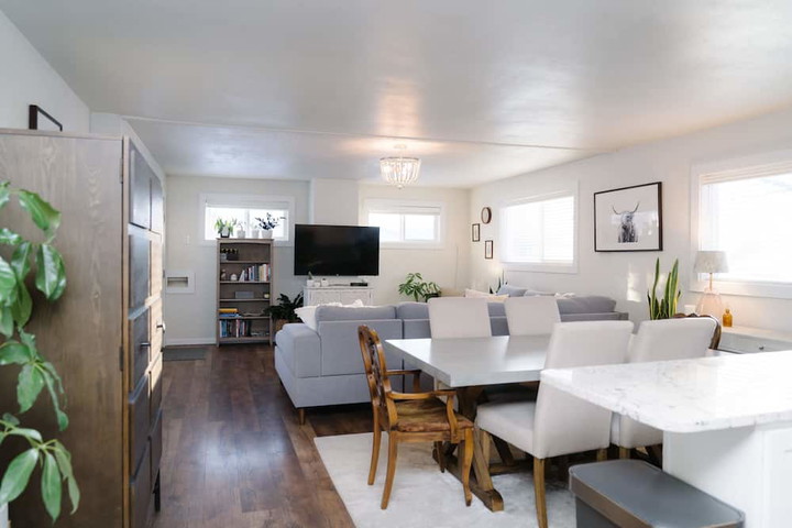 Beautifully Updated 2-bed, 1-bath Home In Downtown Cody. Sleeps 5! - Cody, WY