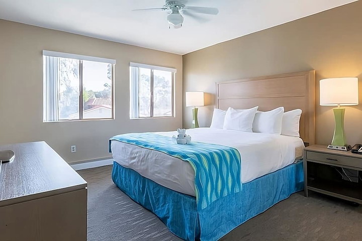 Your Getaway To California | 2 Bedroom | Pool | Free Parking - Indio, CA