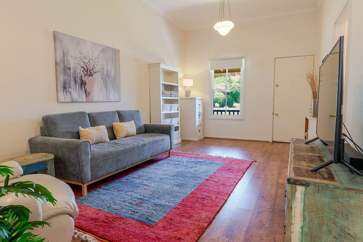 Tompson Cottage - Near Cbd, Character & Comfort - Wagga Wagga