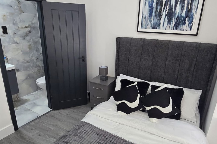 Spacious 6-bedrooms All En-suite House Stafford - Stafford