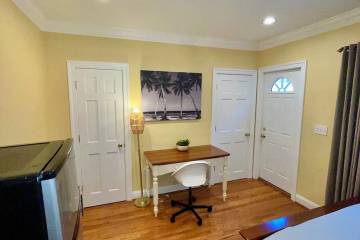 Cozy 1br With Full Bath & Your Own Entrance, And Convenient Parking - Rockville, MD