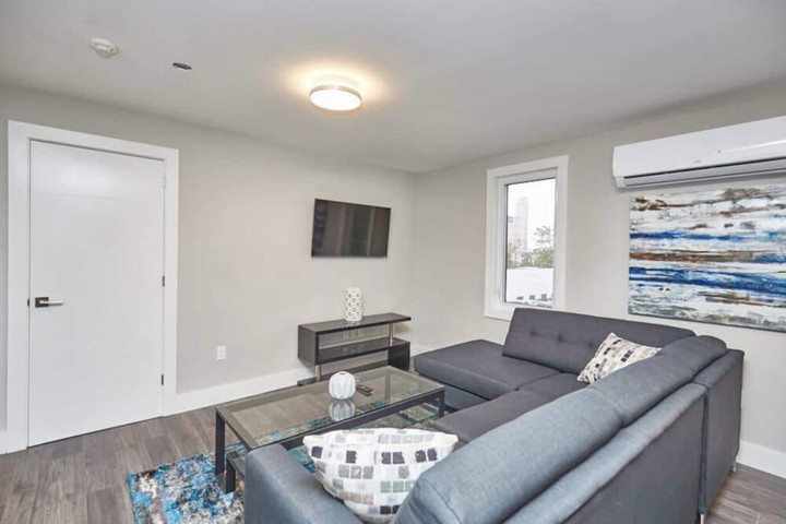 This Condo Is Perfect For Families, Friend Groups And Couples. - Niagara Falls
