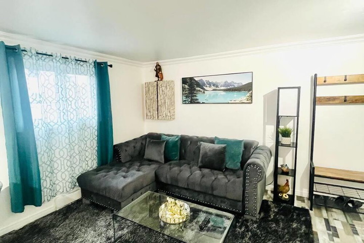 Entire Unit With Private Entrance In Sherbrooke - Sherbrooke