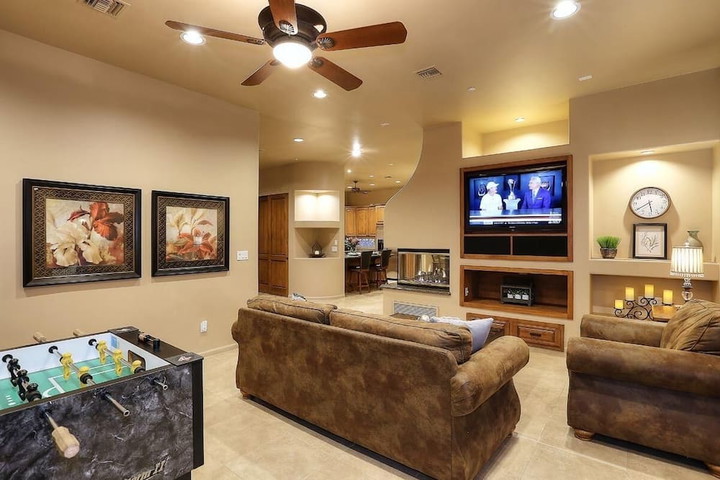 Golf & Baseball Batting Cage/ Hot Tub/ Luxurious Living/ Private, Gated, Quiet - Scottsdale, AZ