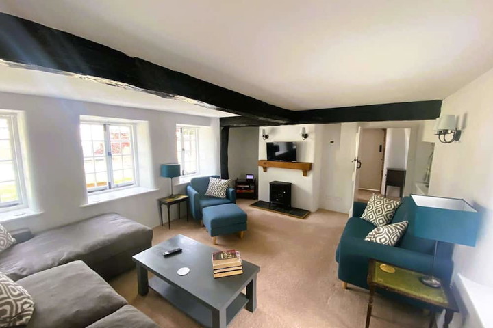 April Cottage Seasonal Pool & All Year Hot Tub - Isle of Wight