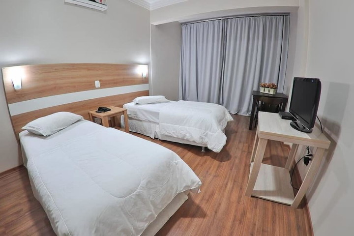 2 Downtown Passo Fundo Escape Near Shops, Dining, And Parks - Passo Fundo