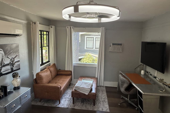 Welcome To The Aviator - 1920's Craftsman Airplane Bungalow -