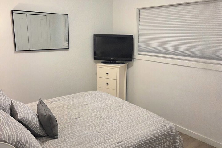 Stylish Pet-friendly 1-bedroom Home On The Border Of Kelowna/lake Country - Lake Country