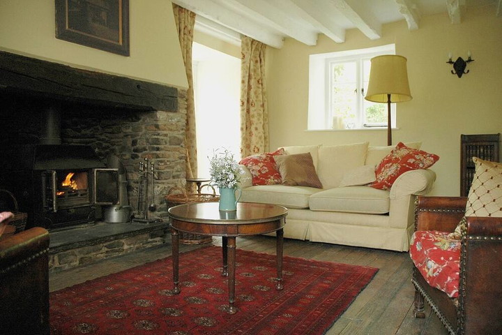 16th Century Thatched Cottage In An Acre Of Mature Gardens - Appledore