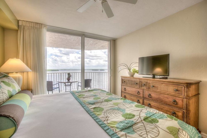 Sunset Balcony Stay With Outdoor Pool Steps From Estero Bay Wildlife Views - Bonita Springs, FL