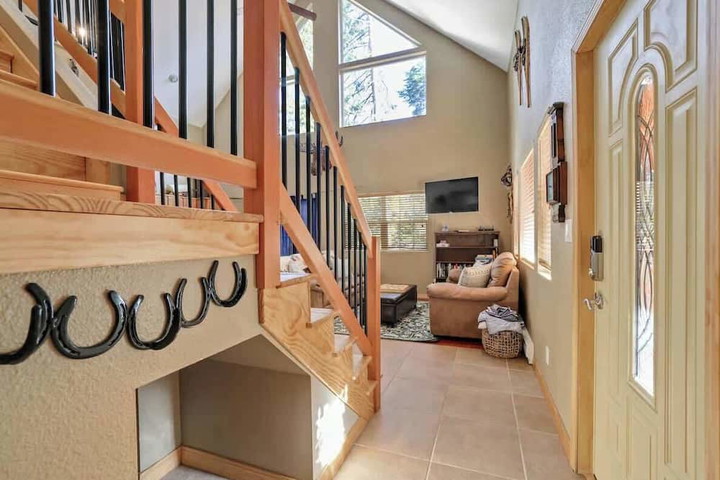 Explore And Unwind! Large Deck & Ev Charger - Shaver Lake, CA