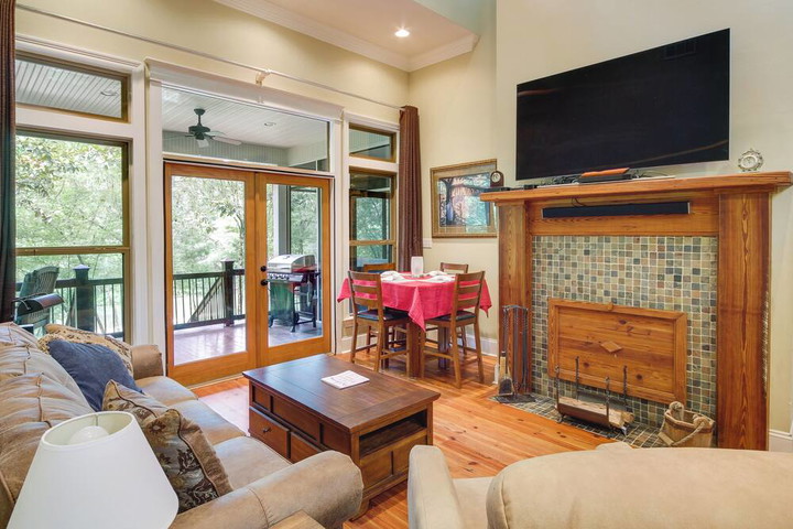 Waterfront Loranger Cottage: Hot Tub, Deck & Grill - Folsom, LA