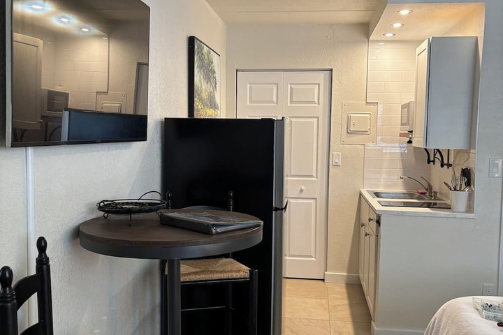 Charming Beach Condo In Venice, Perfect For A Relaxing Getaway - Venice Beach, FL