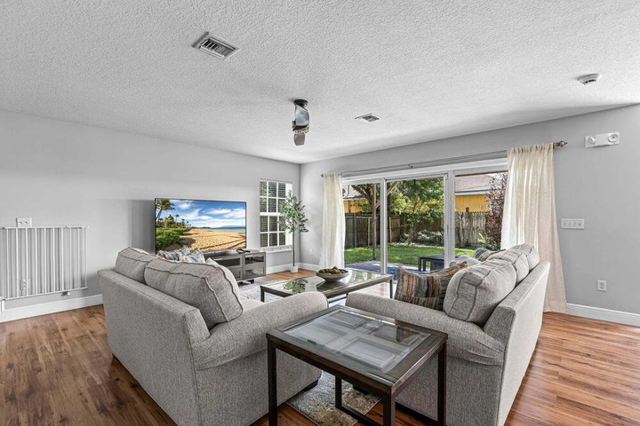 Gorgeous Petfriendly 3br Home Vero Beach Patio & Grill - Vero Beach, FL