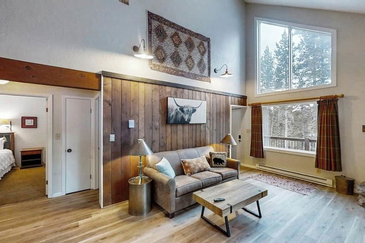 South-facing Mountain-view Cabin With Deck, Grill, Fireplace & Private Hot Tub - Copper Mountain, CO