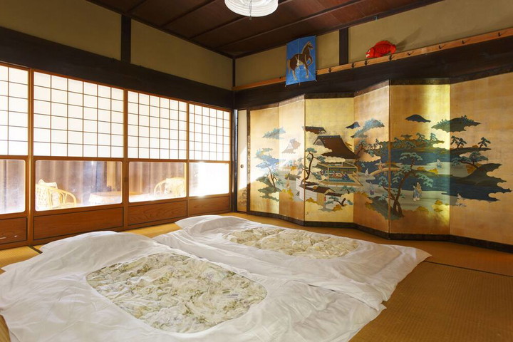 Ein Gepachtetes Haus Mit Einem 200 Jahre Alten Frühlingshaus In Kyoto - Japan