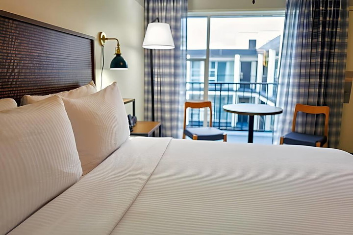 Getaway With Heated Pool Rooftop & Convenient Location In San Francisco - San Francisco, CA