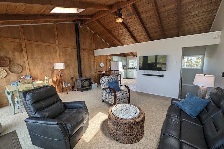 Oceanfront - Kid/dog Friendly - Ocean Side Deck - Firepit - Beach Path - Views!! - Westport, WA