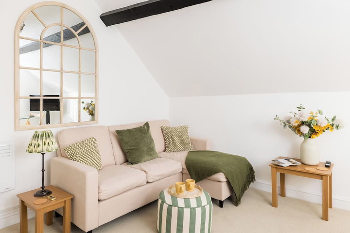 Historic 2 Bed In Central Warwick - Pass The Keys - Warwick