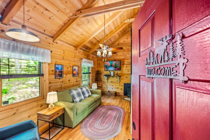 Mallard Creek Cabin - Classic Escape! - Berkeley Springs, WV