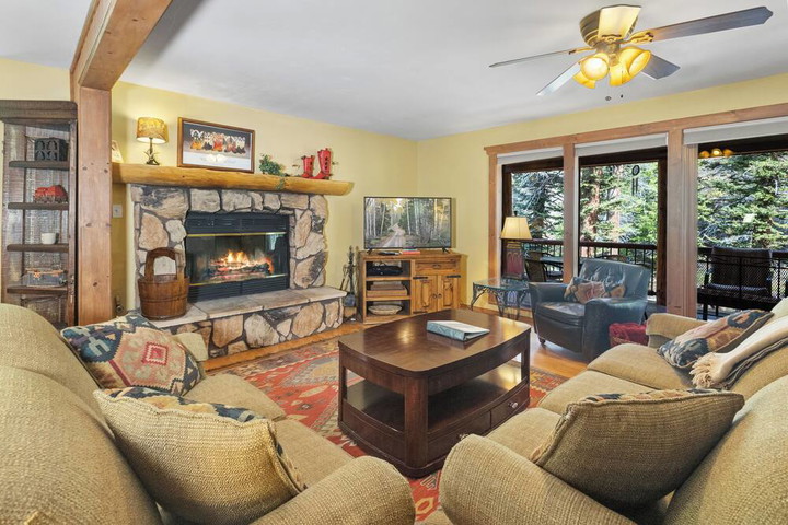 "Rocky Top Rio" First Class Private Riverfront Cabin! Fireplace, Fire Pit, Pet Friendly! - Eagle Nest, NM