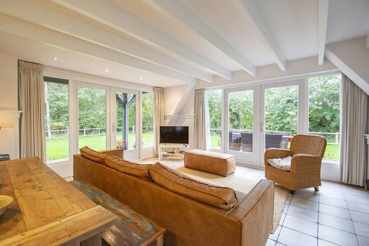 Stijlvol Ingerichte, Vrijstaande Villa Voor 8 Personen Met Een Prachtige, Grote Tuin - Julianadorp