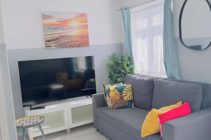 Modern 4-bed Townhouse In Romford  Sleeps 12  Parking & Fast Wi-fi - Brentwood