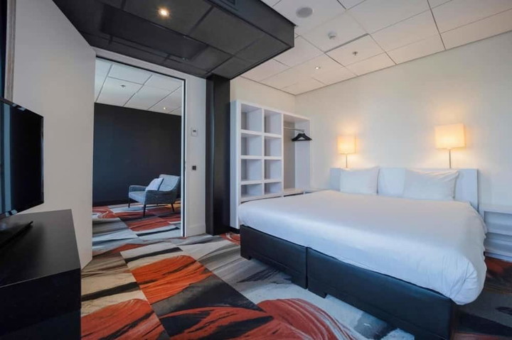 Relaxing Suite With Pool Near Art Cafés And Walkable Leiden - South Holland