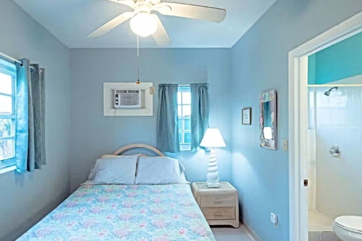 Cozy 2-bedroom Cottage In Beautiful West Bay, 2 Min Away From Seven Mile Beach - West Bay