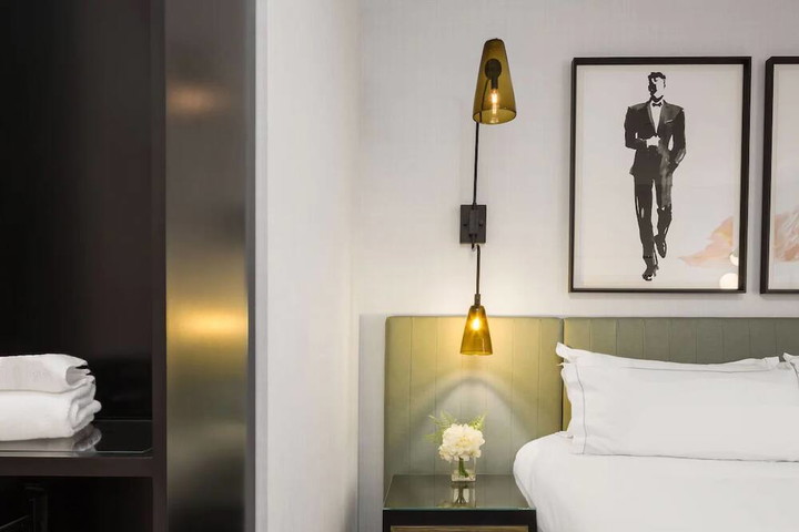 Rooftop Views, Pool Access & Pet-friendly In Hollywood - Hollywood, CA
