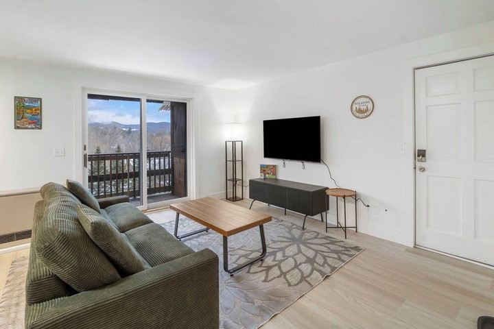 Stowe Mountain View Apartment: 2br, Balcony, Steps To Town - Stowe, VT