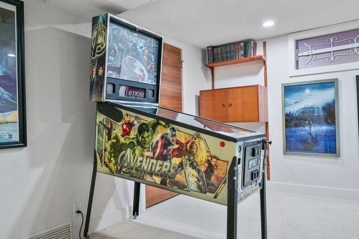 9 Guests | King Bed | Pin Ball | Bbq | Piano - Calgary