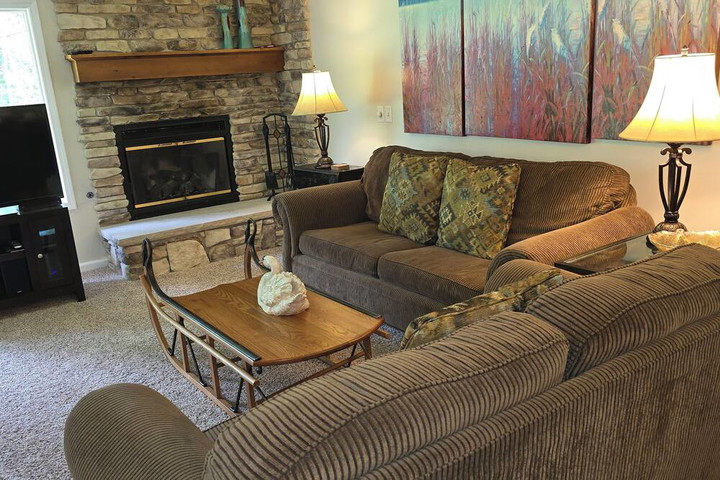 Harbor Springs -Trout Creek Unit 84, Spacious 1700, Very Clean, Building 12 - Petoskey, MI