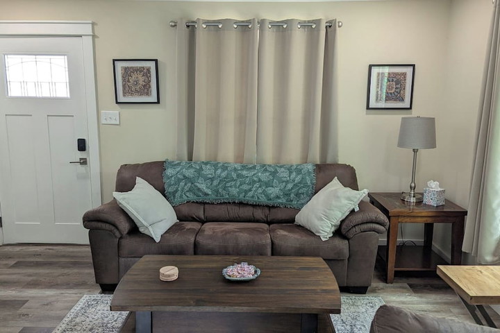 Adorable Fully Remodeled Home Walk To The Beach - Gulfport, MS