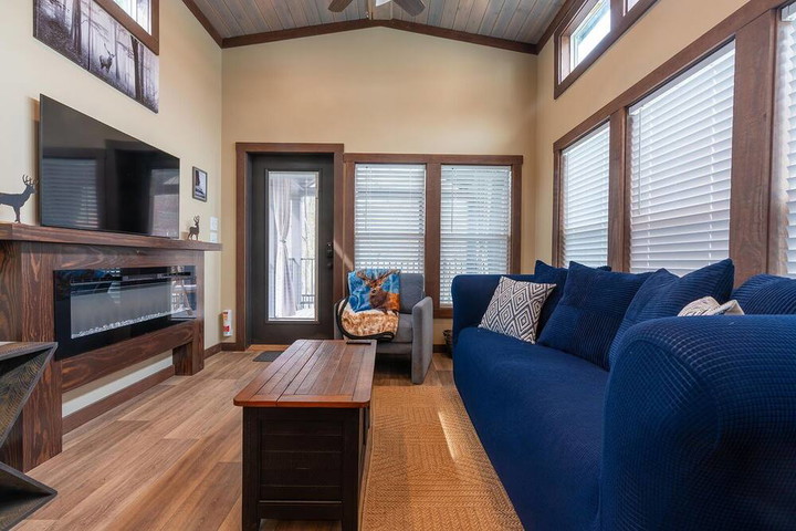Deer's Den River Tiny Luxury Living With River Views - Bryson City, NC