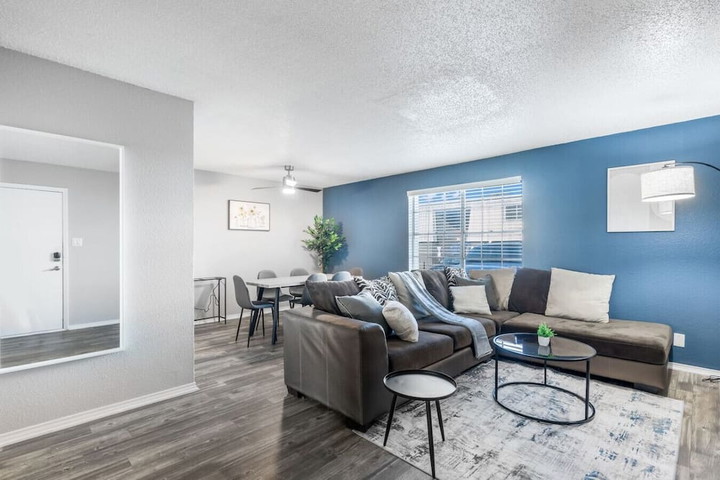 2 Min At&t Stadium Walk | Cozy & Clean 2br Apt - Arlington, TX