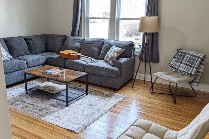 Modern Quiet 1br Fenced Yard + Office Dt Moline - Davenport, IA