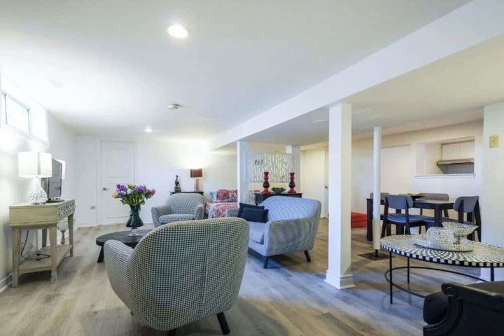 A Modern Private Basement Suite Richmond Hill - Toronto