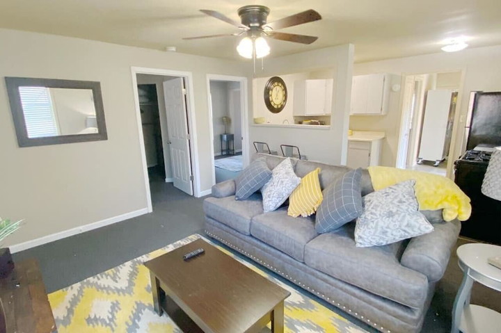 2 Bedroom Centrally Located Near Shopping, Restaurants & Lake - Hot Springs, AR
