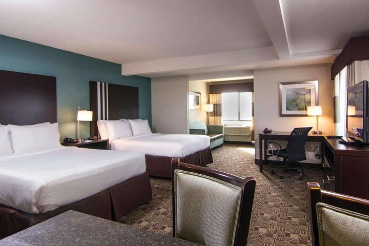 Beachside Carlsbad Stay | Pool & Free Breakfast - Carlsbad, CA
