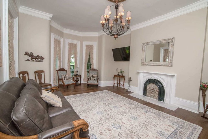 Historic 1850 Towering Italianate Mansion - Lexington, KY