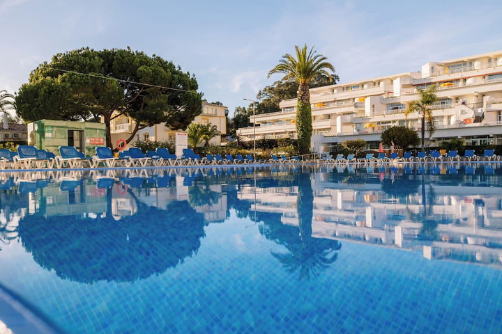Beachfront Retreat! Room W/ Terrace - Walk To Praia Da Oura | 2 Units - Albufeira